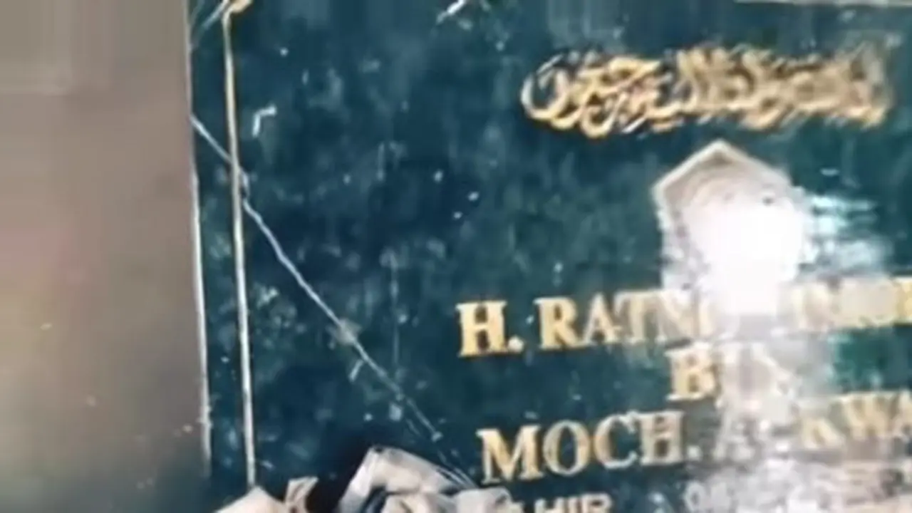 Ingat Si Buta dari Gua Hantu? Begini Kondisi Makam Pemerannya, Ratno ...