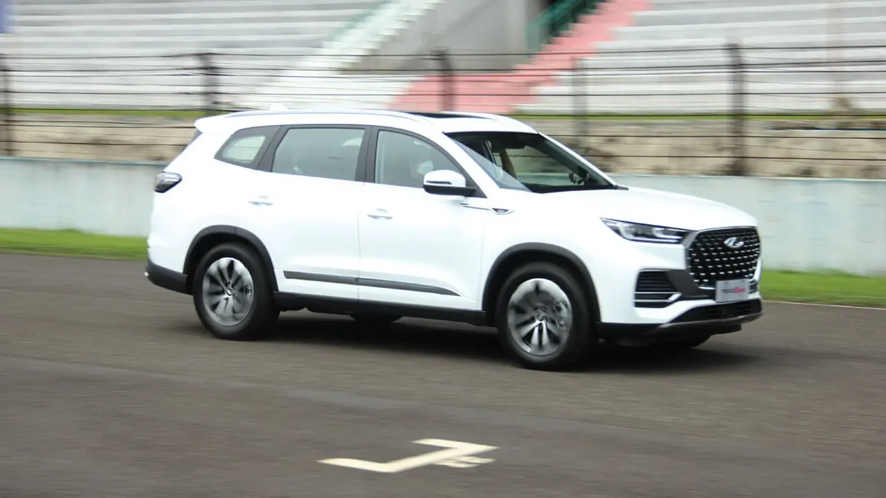 Bukan Mobil Listrik, Chery Indonesia Bakal Rilis PHEV Duluan - Otomotif ...