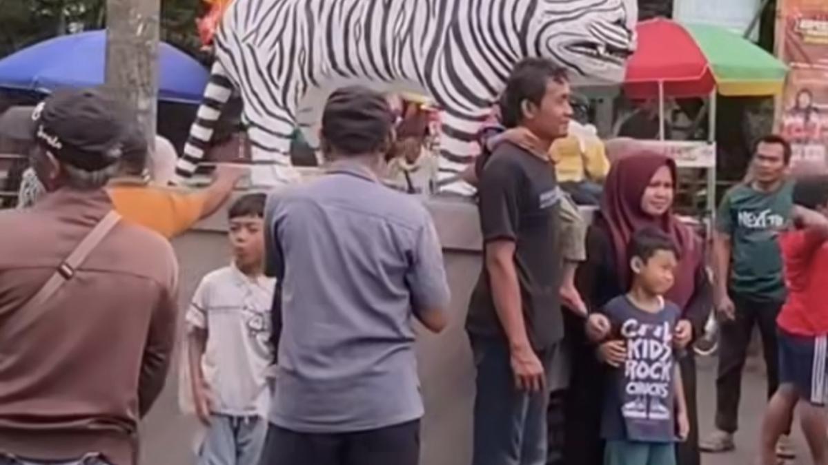 Patung Macan Putih di Kediri jadi Destinasi Wisata Baru, Muncul Pasar ...