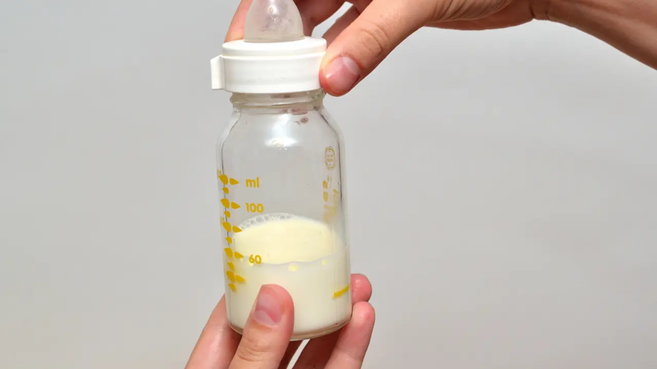 Cara Menyimpan ASI Perah yang Baik, di Kulkas Maupun Tanpa Kulkas ...