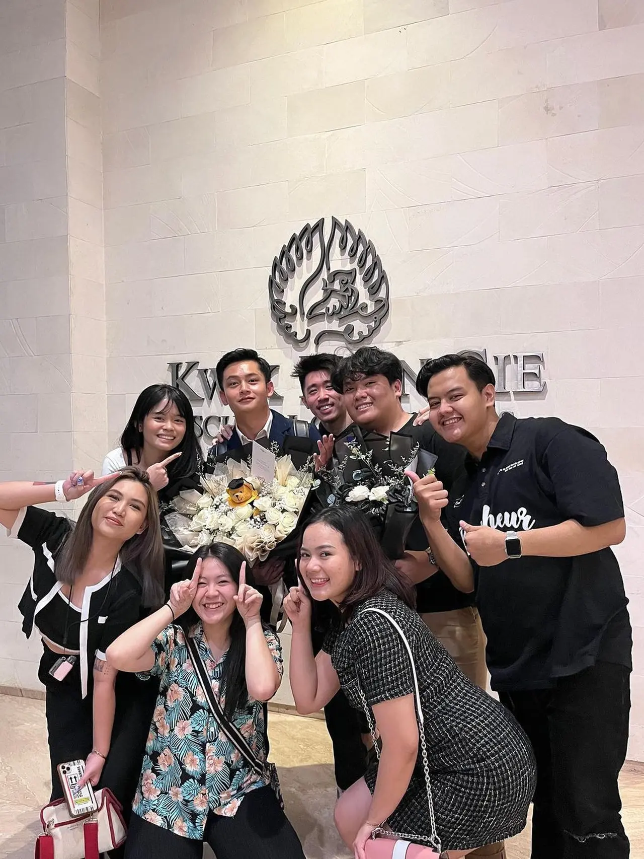 7 Potret Momen Kelulusan Randy Martin Jadi Sarjana, Kenang Masa ...