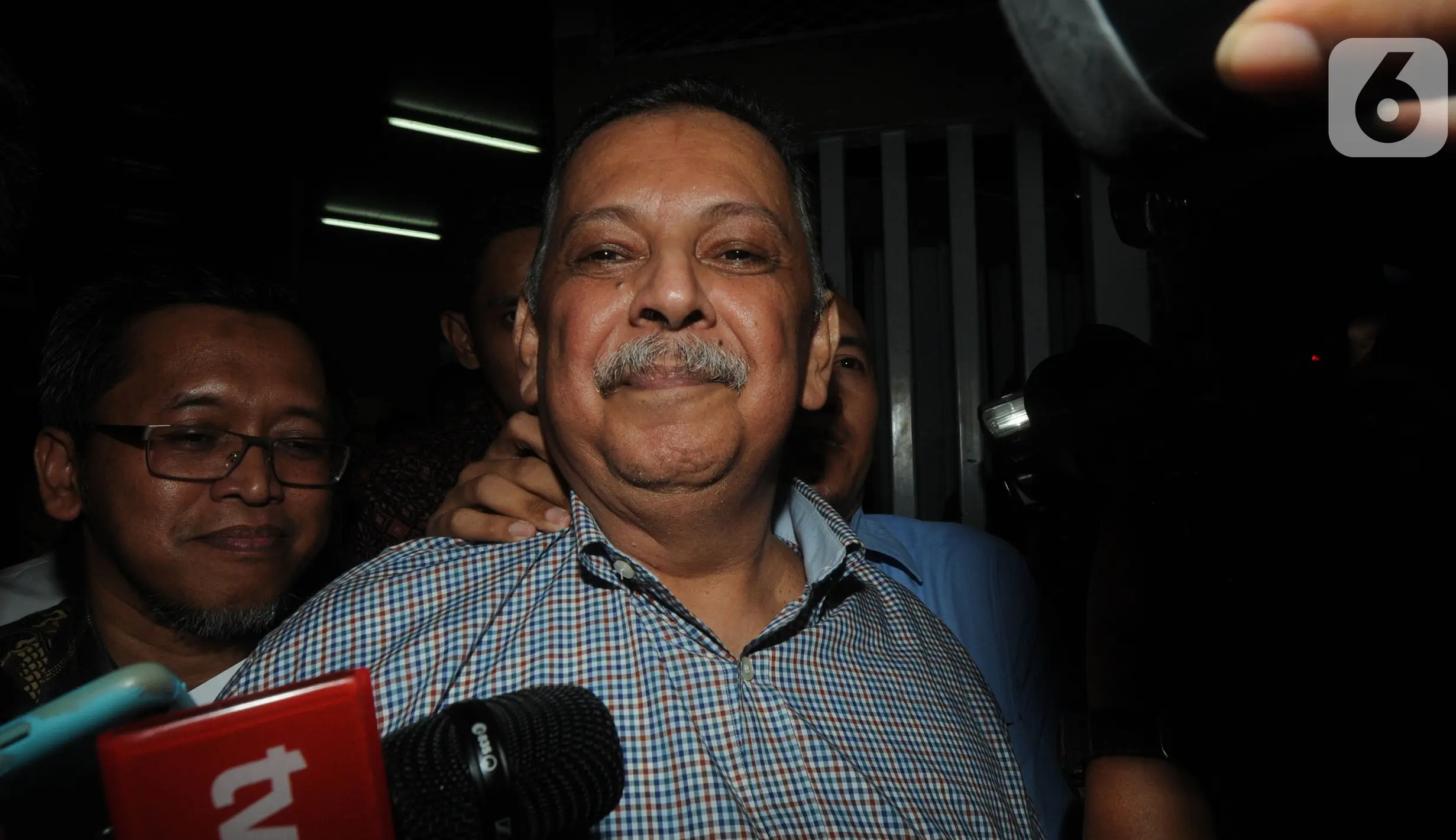 FOTO: Ekspresi Sofyan Basir Saat Keluar dari Rutan KPK - Foto Liputan6.com