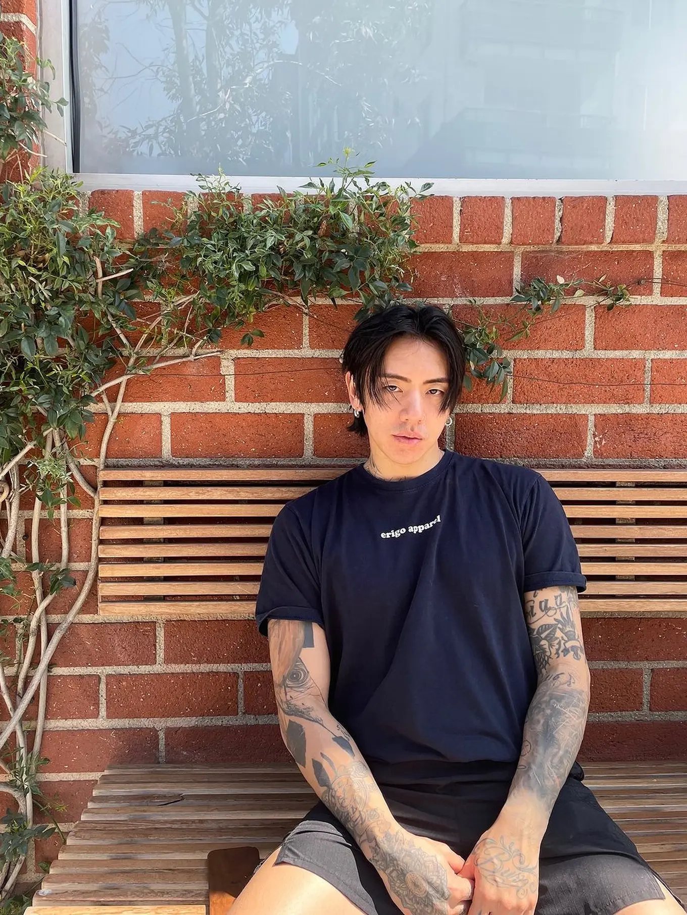 Potret Tampilan Maskulin Rapper Korea DPR IAN Pakai Kaos Brand Lokal ...