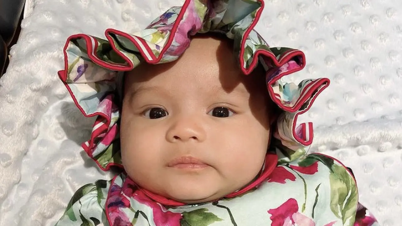 Tampil Menggemaskan Ameena Anak Aurel dan Atta Halilintar di Singapura ...