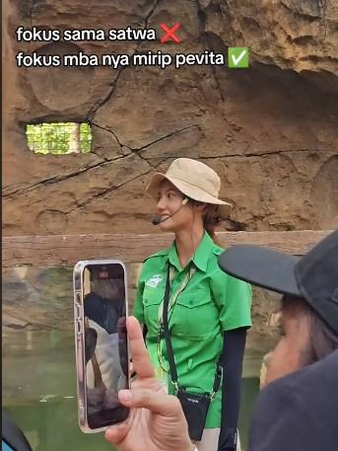 Viral Petugas Taman Safari Disebut Mirip Pevita Pearce Ini Curi ...