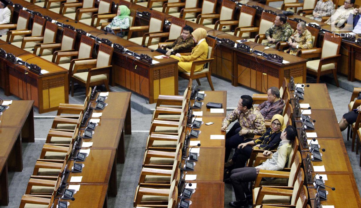 FOTO: Sepi, Rapat Paripurna Hanya Dihadiri 281 Anggota DPR - Foto ...