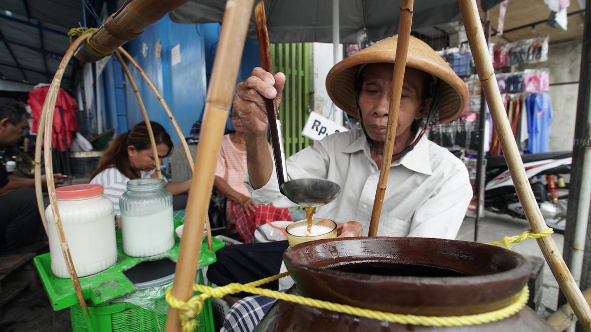 FOTO: Es Dawet Pak Slamet yang Legendaris, Harganya Cuma Rp 2 Ribu ...