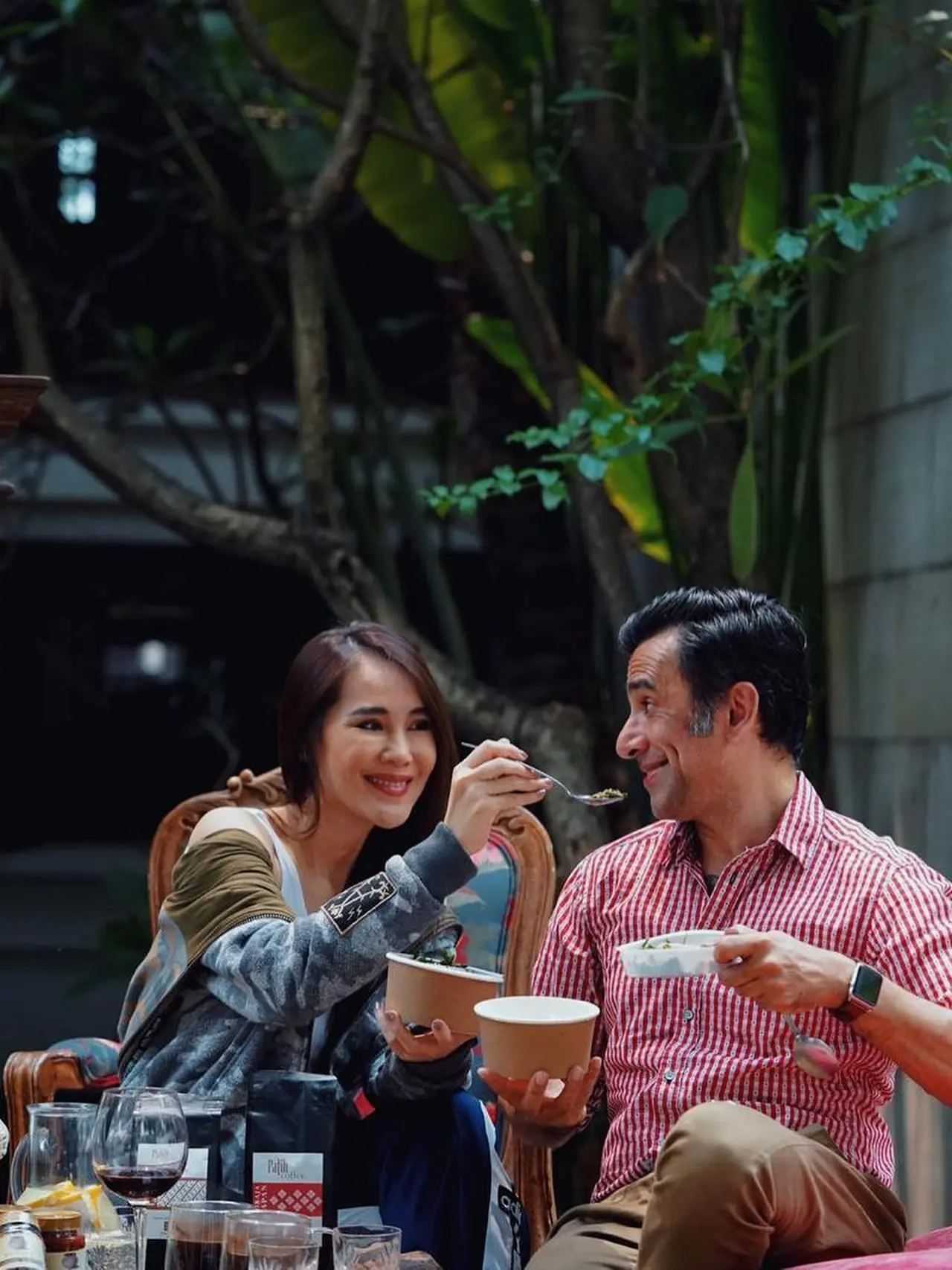 Seperti Anak Muda, Potret Mesra Jeremy Thomas dan Ina Thomas ...