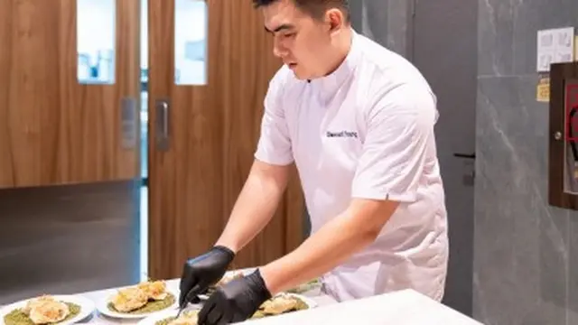 Influencer Top Batam Bernard Huang Menyambangi Dunia Kuliner sebagai ...