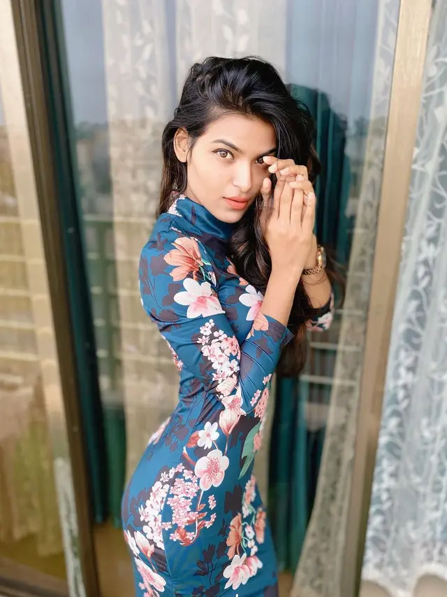 Pernah Didekati Vicky Prasetyo, Ini 6 Potret Unika Ray Model Asal India ...