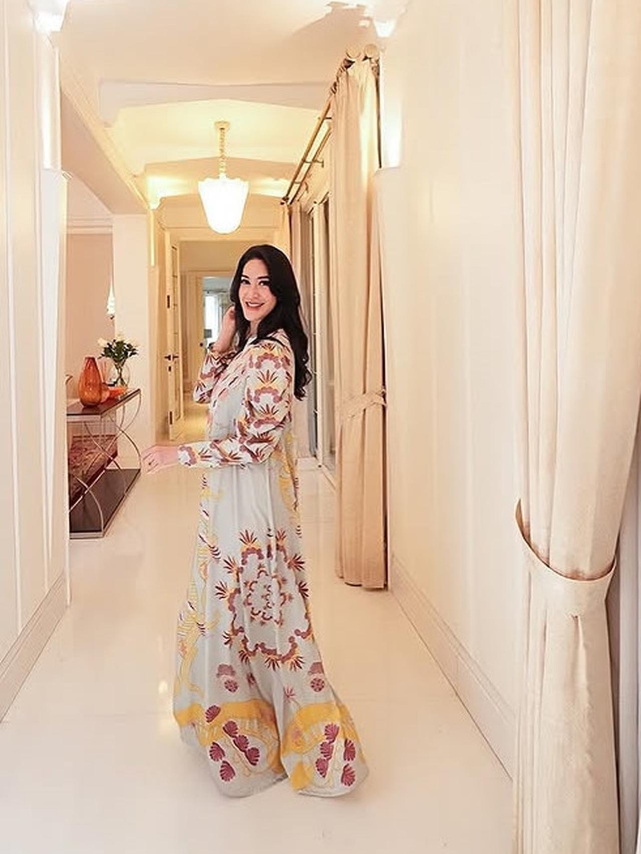 7 Potret Elma Agustin Eks Girlband Princess Resmi Mualaf, Lebaran Perdana