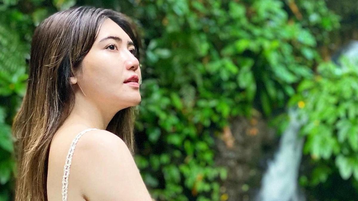 Pose Andalan Baru Via Vallen, Pamerkan Bagian Tubuh yang Satu Ini ...