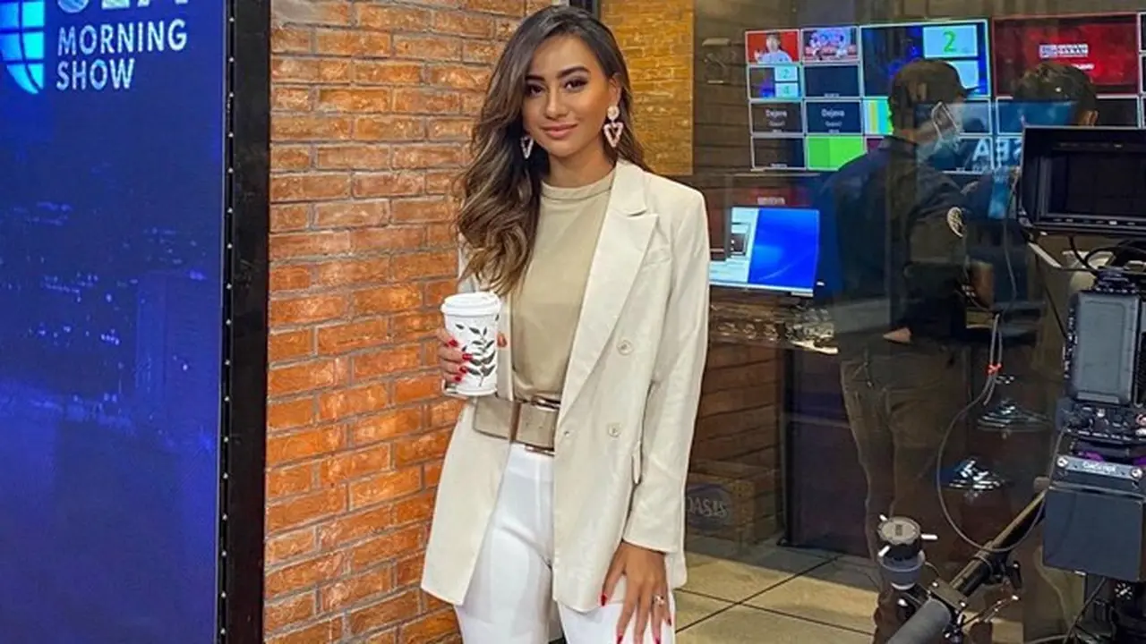 7 Potret Karina Basrewan yang Sukses Sabet Gelar Miss Earth Indonesia ...