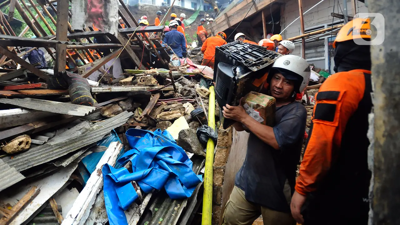 Korban Longsor di Bogor Sudah Dievakuasi ke RSUD - News Liputan6.com