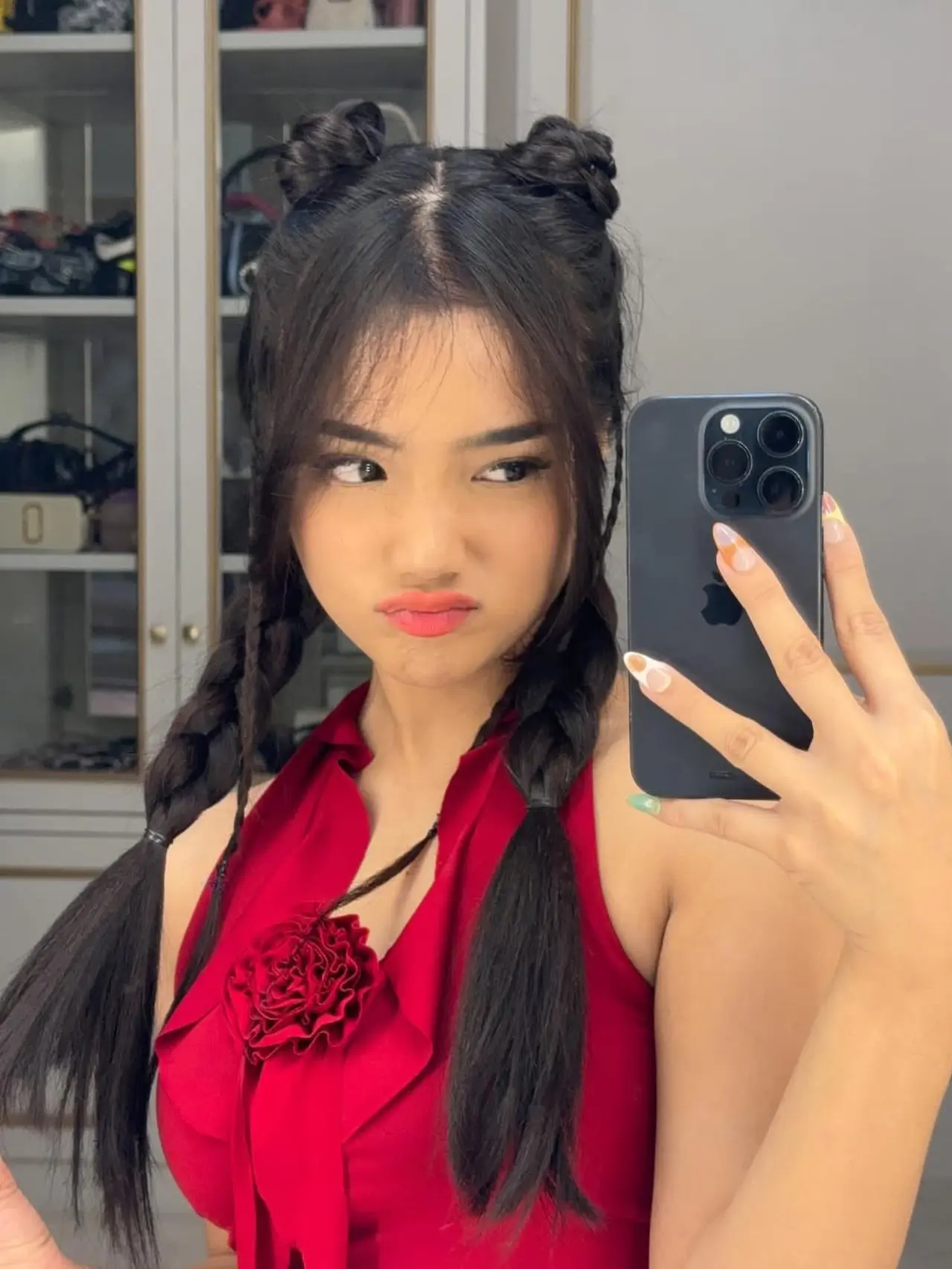 6 Model Rambut Kepang Ala Fuji, Simpel Tapi Bikin Gemas - Hot Liputan6.com