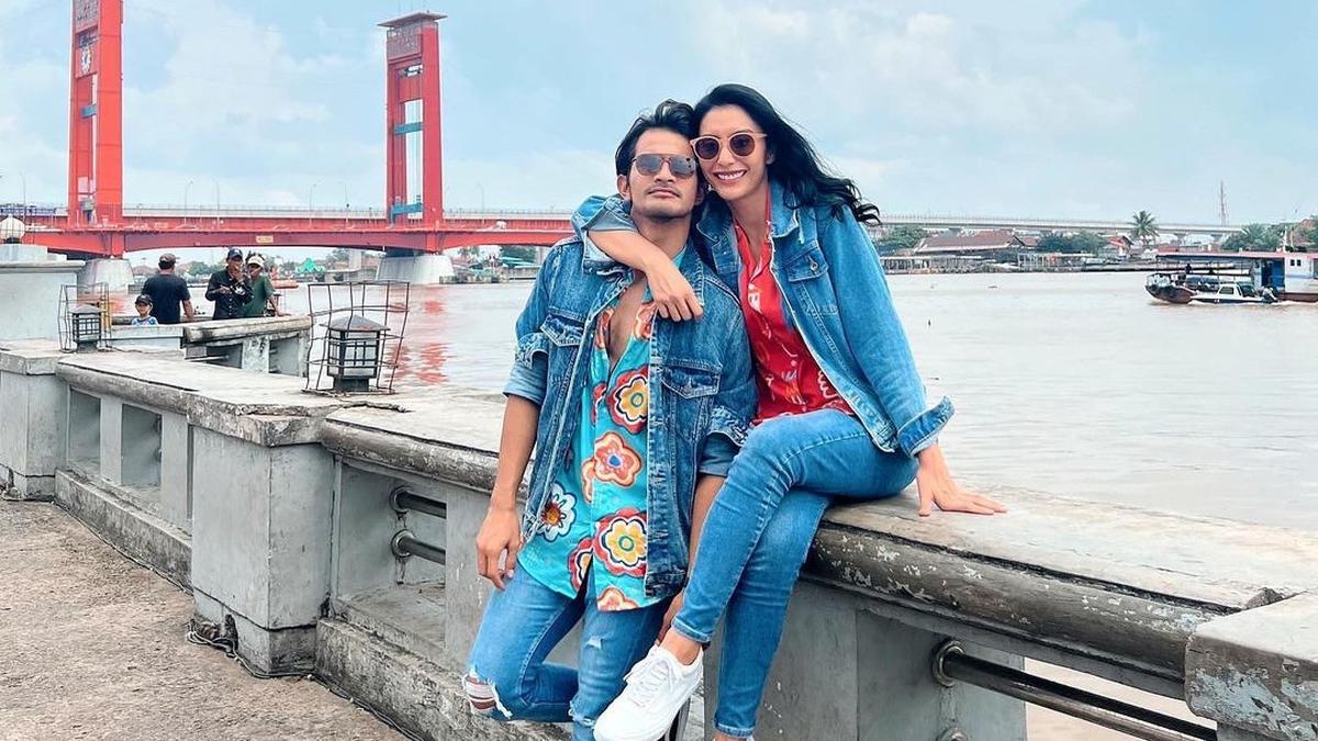 Tyas Mirasih dan Tengku Tezi Pakai Denim, Kompak Meski Terpaut Usia 7 Tahun