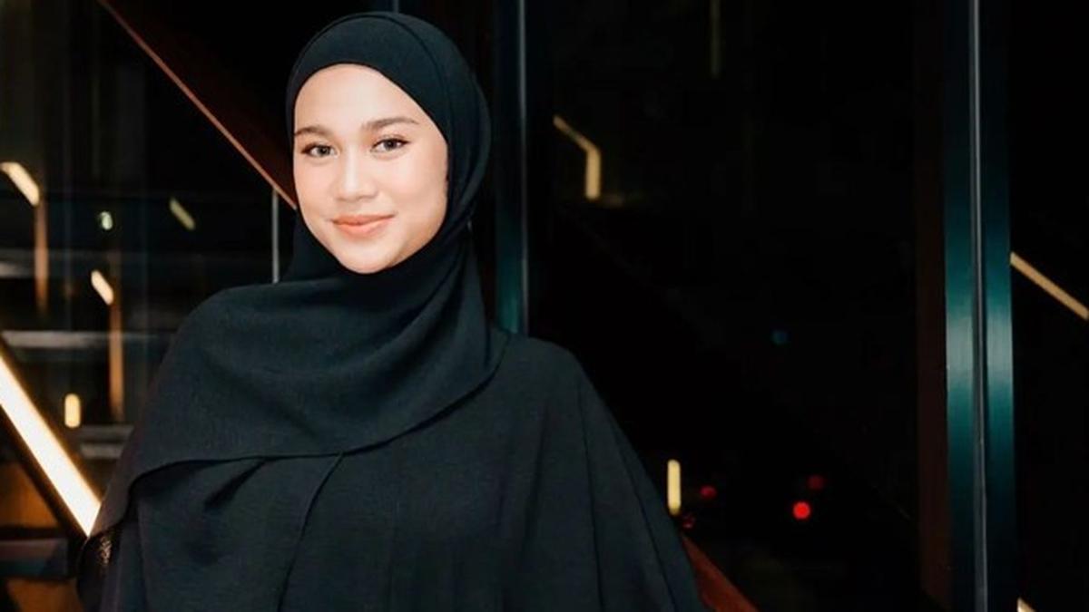 6 Potret Azizah Salsha Tampil Berhijab Ini Banjir Pujian - Hot Liputan6.com