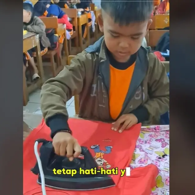 Guru SD Ajarkan Muridnya Cara Setrika dan Melipat Pakaian: Inspiratif dan Banjir Pujian ...