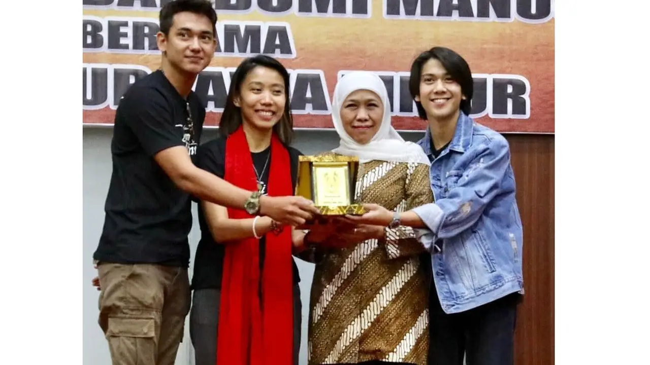 7 Potret Seru Gala Premiere Film Bumi Manusia dan Perburuan di Surabaya - Surabaya Liputan6.com