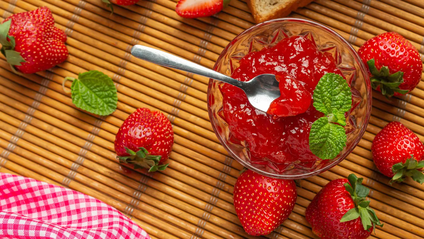 Resep Selai Stroberi Asam Manis Menggugah Selera - Food Fimela.com