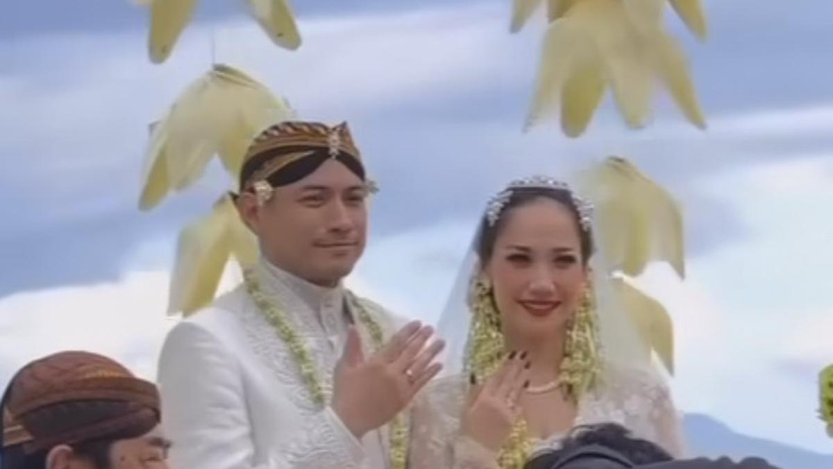 Sekali Helaan Napas, Tiko Aryawardhana Nikahi Bunga Citra Lestari dengan Maskawin Logam Mulia ...