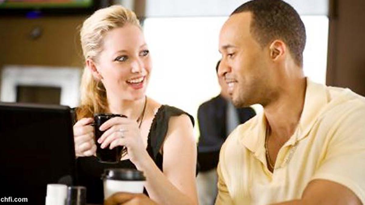 5 Cara Wanita Ajak Ngobrol Pria yang Ditaksir - Health Liputan6.com