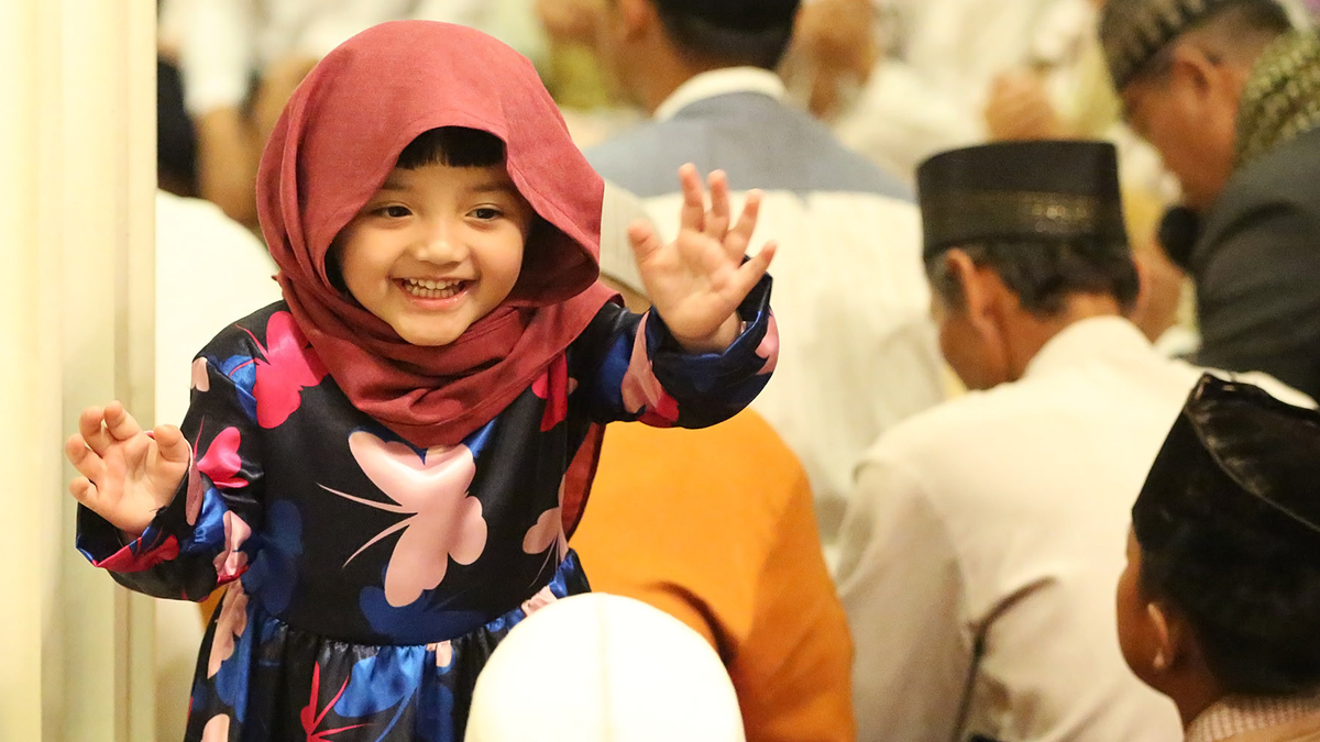 8 Ekspresi Arsy Pakai Baju Muslim saat Pengajian di Rumahnya - Photo ...