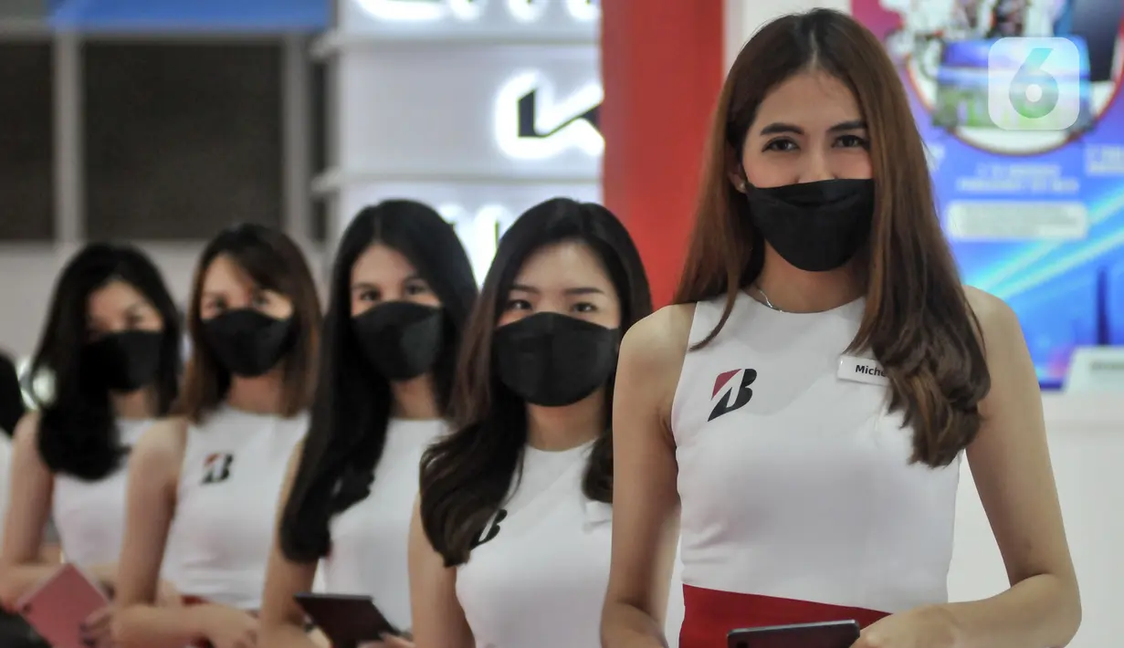 Pesona SPG Cantik Hiasi Indonesia International Motor Show 2023 - Foto ...