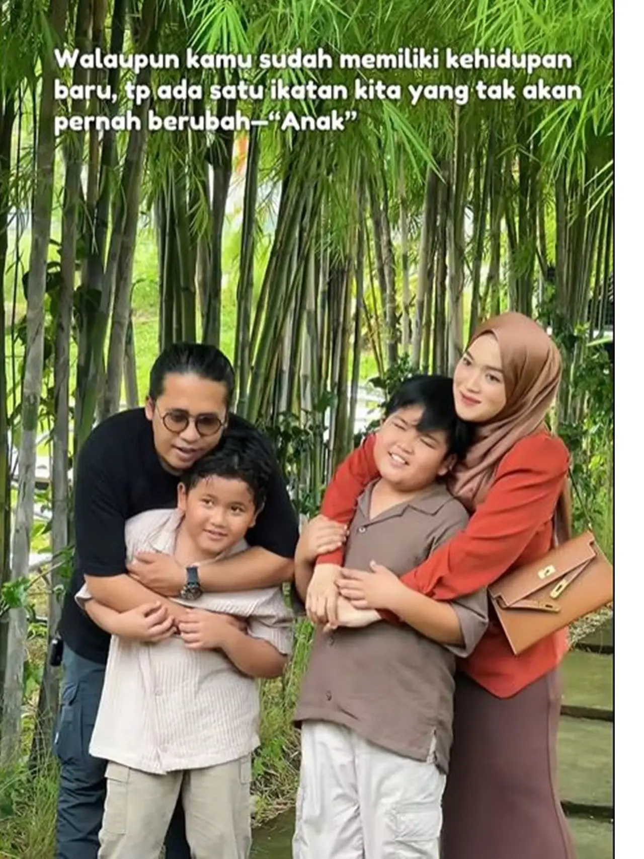 7 Potret Ririe Fairus dan Mantan Suami Setelah Ayus Nikahi Nissa Sabyan, Kompak - Hot Liputan6.com