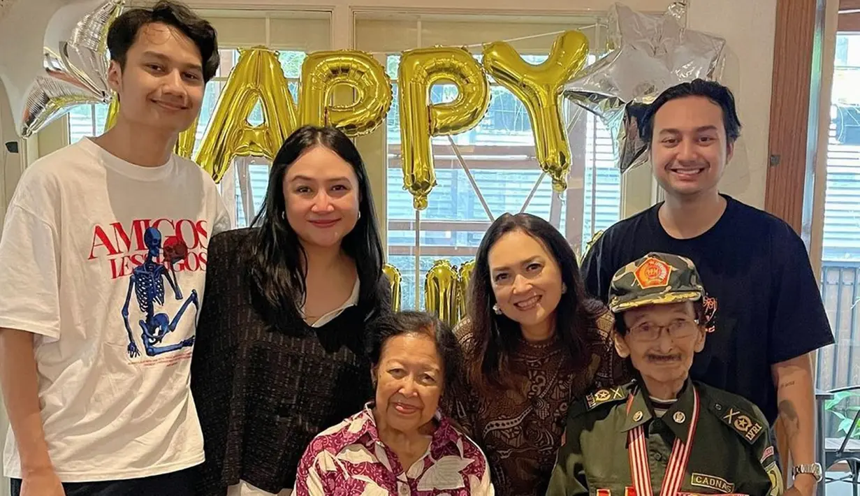 Momen Ulang Tahun Ayah Ira dan Ari Wibowo ke-94, Veteran Perang ...