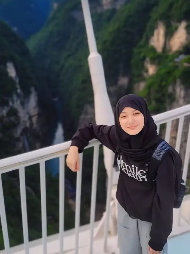 Beranjak Remaja, Intip Potret Eisha Bachmid Anak Lyra Virna yang Makin Cantik dan Sudah Mau ...