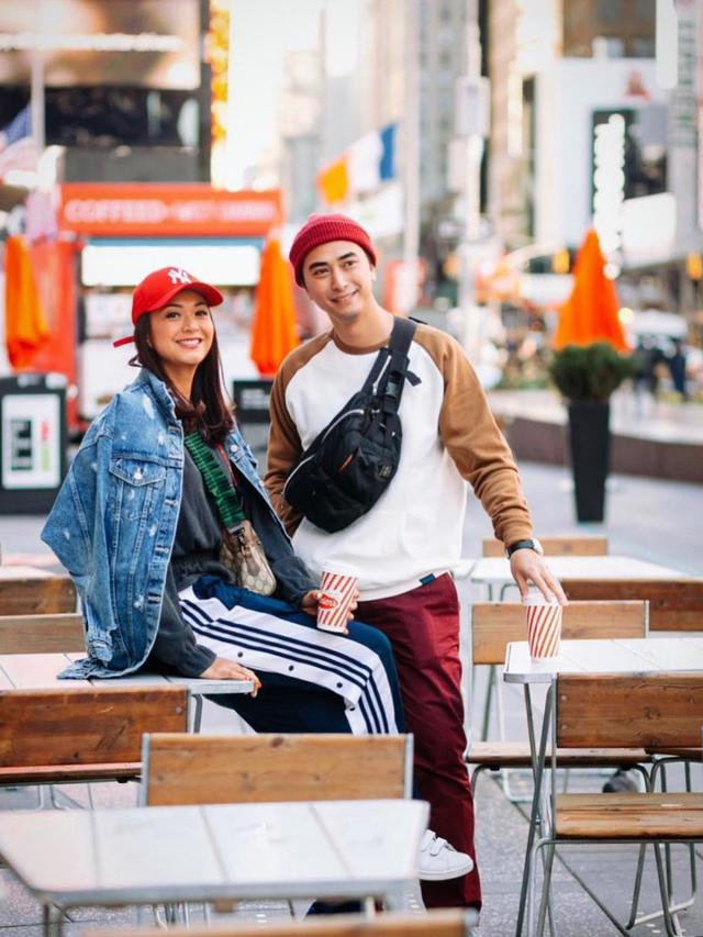 7 Potret Kompak Winky Wiryawan dan Kenes Andari, Jalani 18 Tahun ...