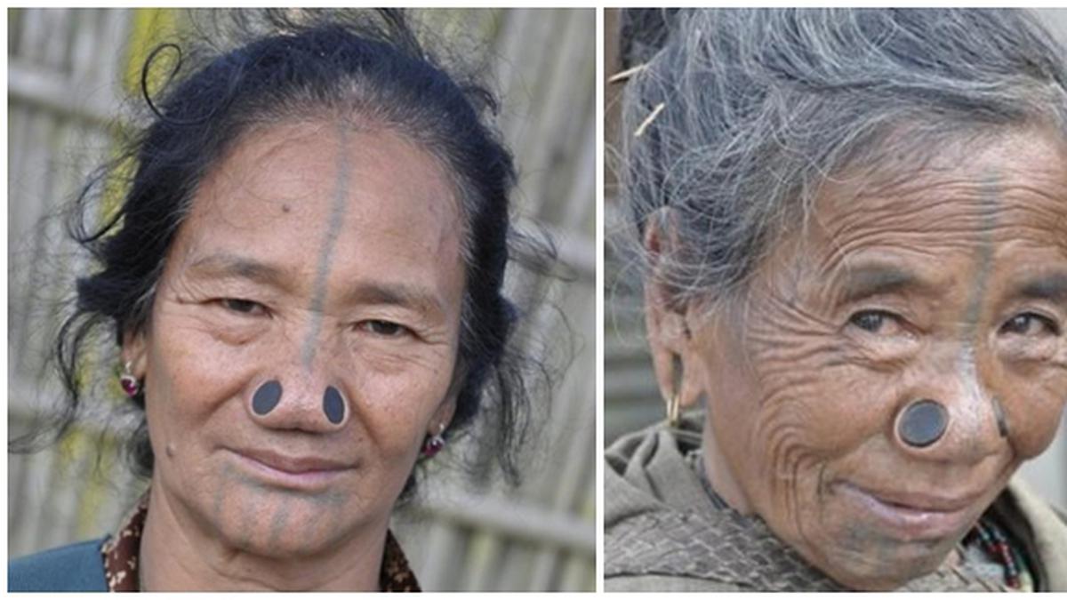 Wanita Ini Sumpal Hidung Dengan Kayu Agar Terlihat Jelek - Lifestyle ...