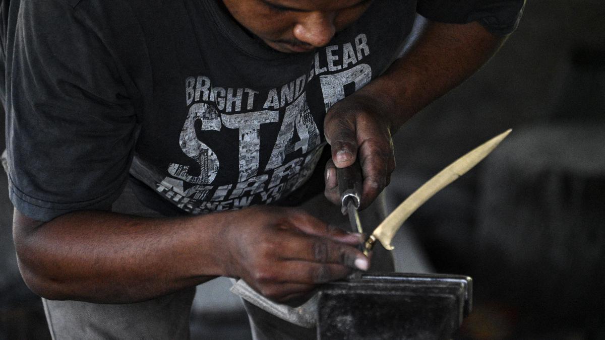 FOTO: Melihat Pembuatan Rencong Khas Aceh - Foto Liputan6.com