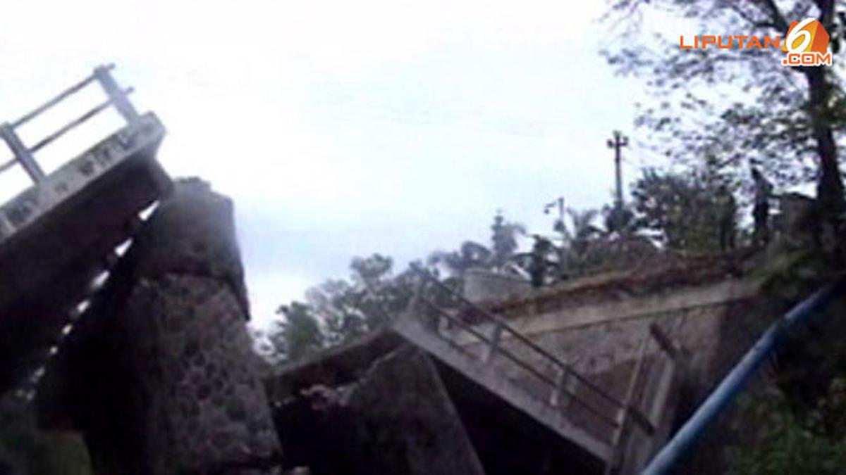 VIDEO: Jembatan Boyolali-Solo Putus, Lalin Lumpuh Total - News Liputan6.com