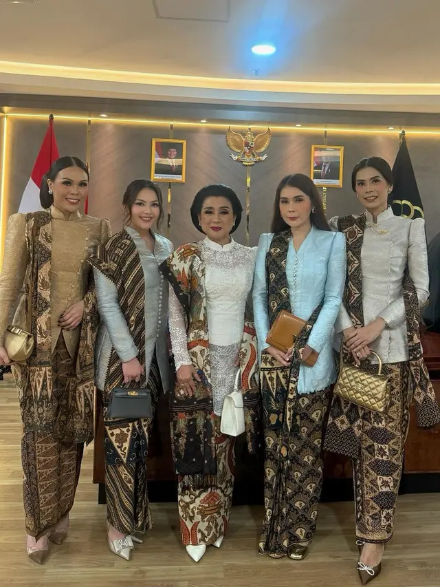 6 Potret Jessica Mila di Pelantikan Ayah Mertua, Otto Hasibuan Resmi ...
