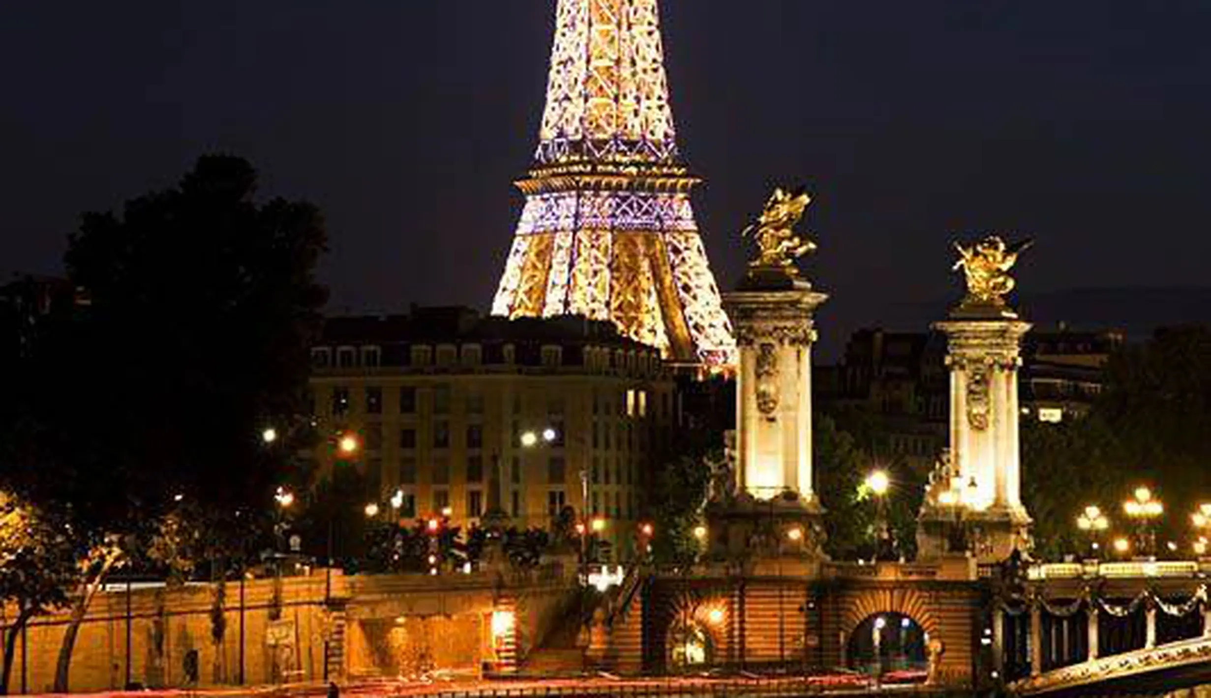 12 Foto Keindahan Menara Eiffel Dari Berbagai Sudut