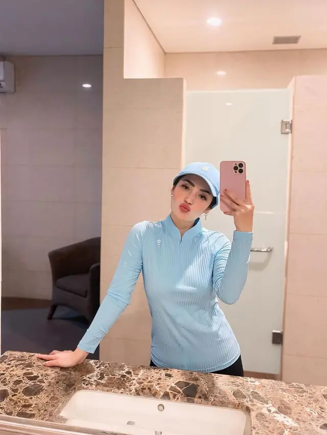 7 Potret Imel Putri Cahyati Lepas Hijab, Disebut Mirip Zaskia Gotik ...