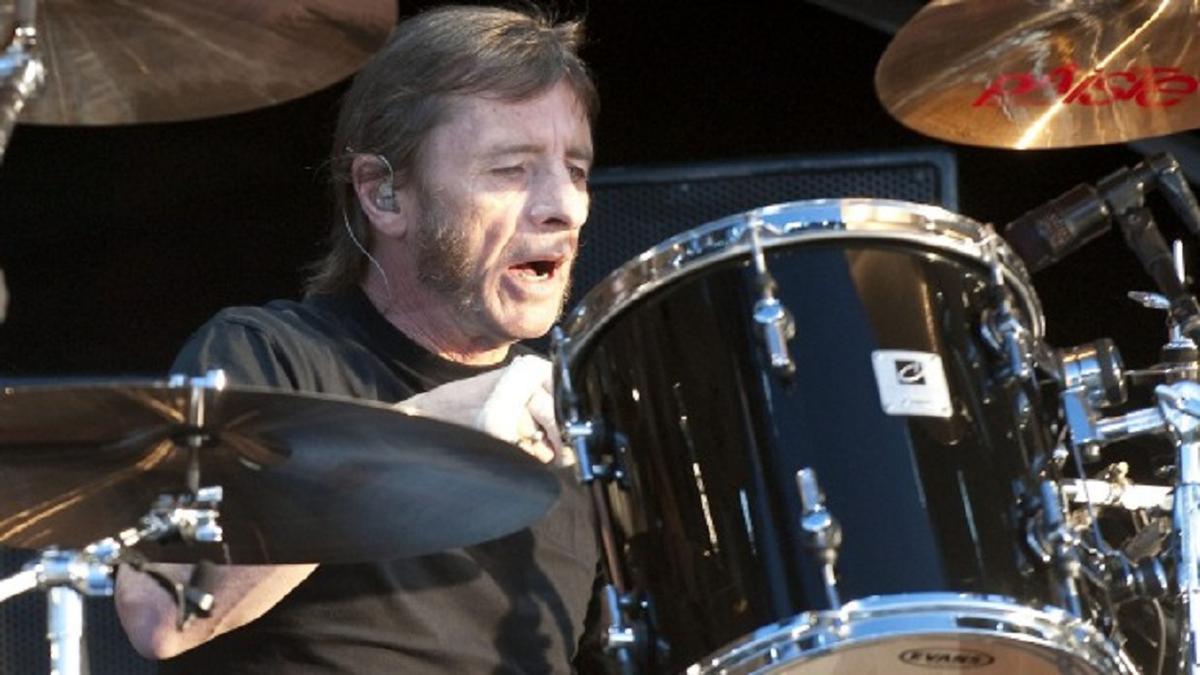 Drummer AC/DC Phil Rudd Resmi jadi Tahanan Rumah - ShowBiz Liputan6.com