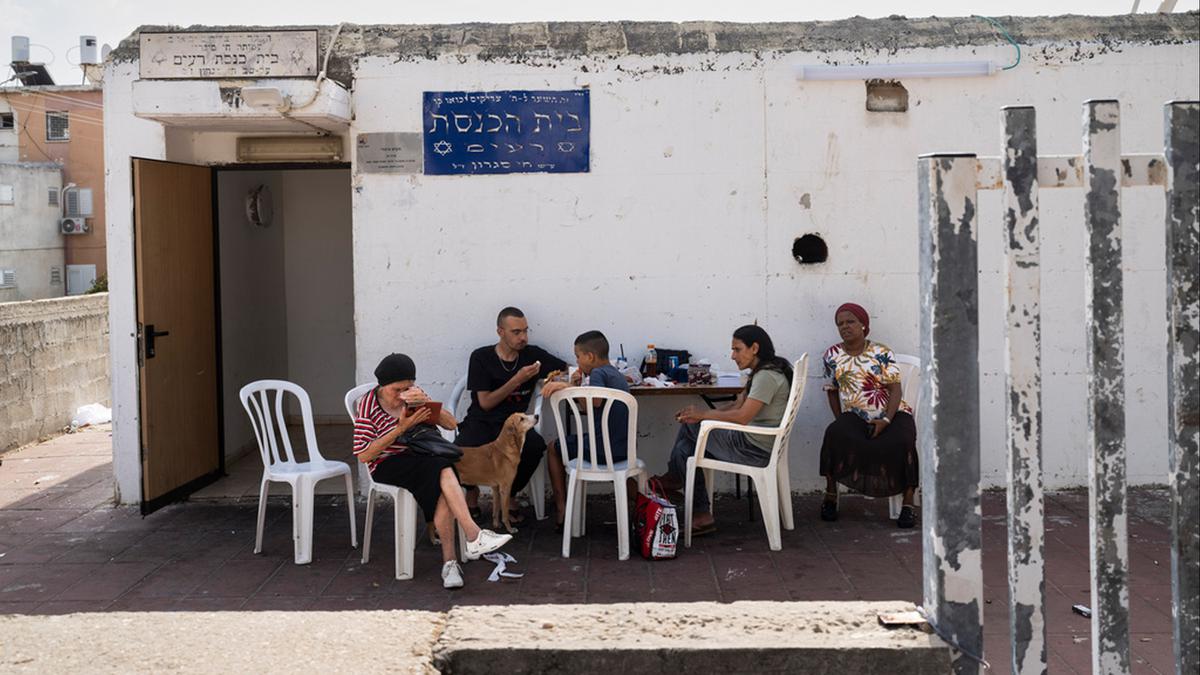 Melihat Tempat Berlindung Warga Israel dari Serangan Roket Hamas - Foto ...