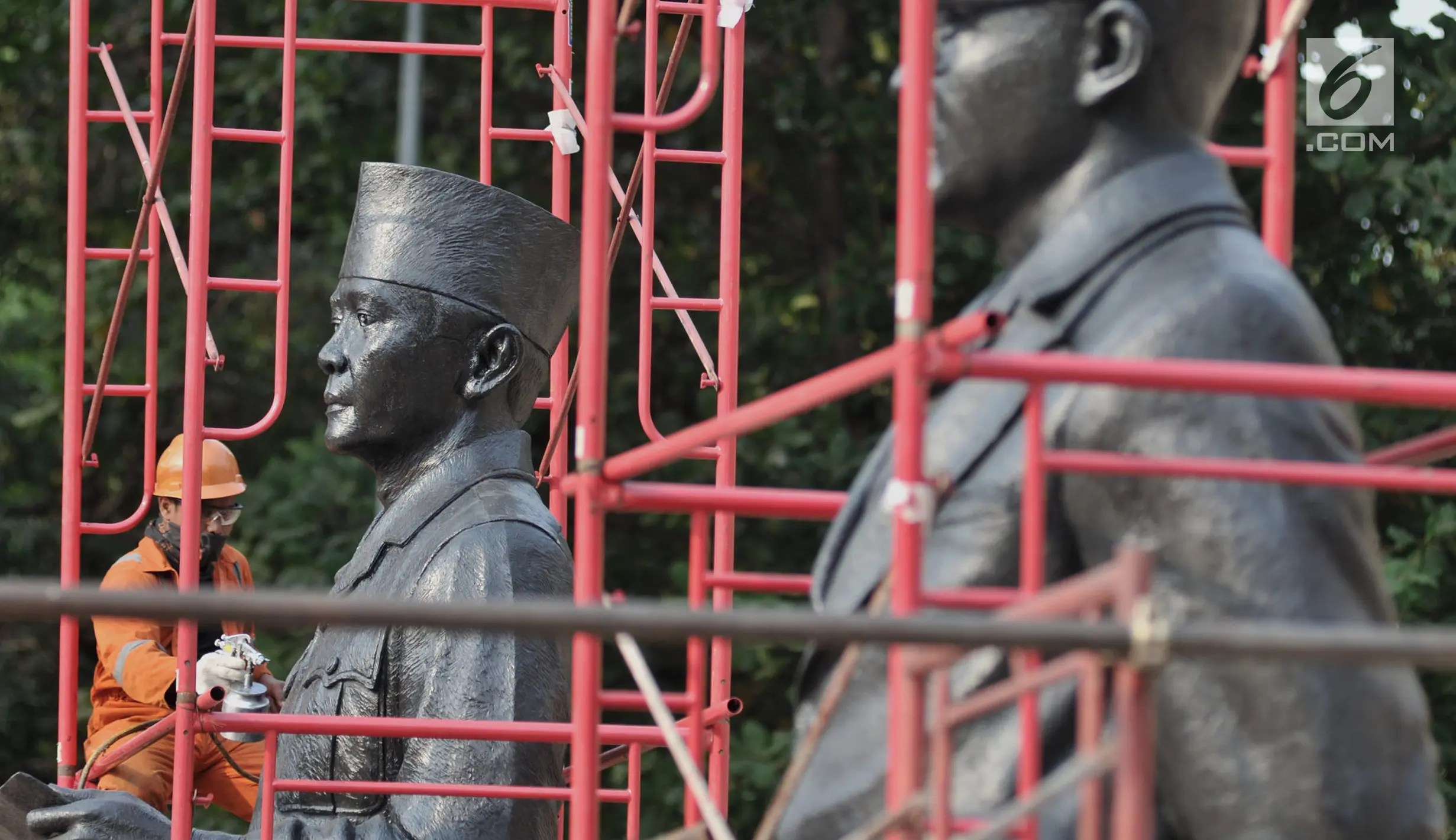FOTO: Sambut HUT RI, Patung Proklamator Soekarno-Hatta Dikonservasi ...
