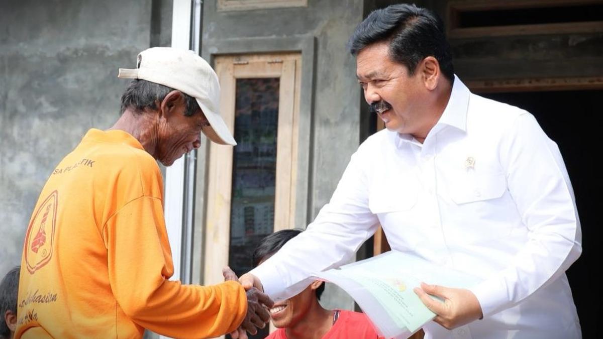 Kunker ke Jateng, Menteri Hadi Tjahjanto Serahkan Sertifikat PTSL - News Liputan6.com
