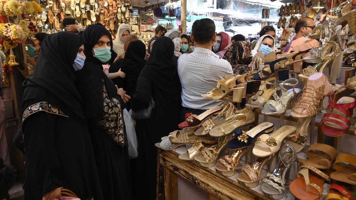 FOTO: Jelang Lebaran, Pasar di Pakistan Ramai - Foto Liputan6.com