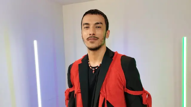 Penyanyi Aziz Hedra Ungkap Perasaanya Rilis Mini Album Lesson: Seperti ...