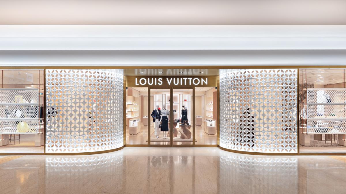 Terbukanya Kembali Butik Louis Vuitton di Plaza Indonesia setelah Direnovasi, Penuh Kearifan ...