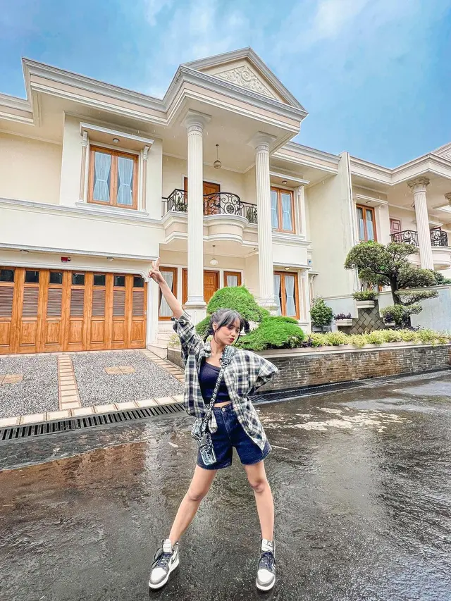 Intip Mewahnya Rumah Fuji, Wujudkan Impian Mendiang Vanessa Angel dan Bibi Andriansyah untuk ...