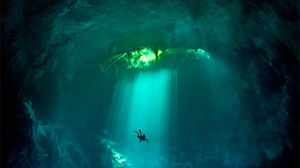Duh Seram: Moment di Laut Ini Bikin Bulu Kuduk Merinding - Photo Fimela.com