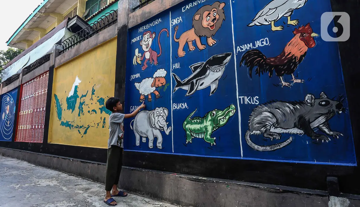 FOTO: Ada Mural Unik Bertema Edukatif di Jakarta Utara - Foto Liputan6.com