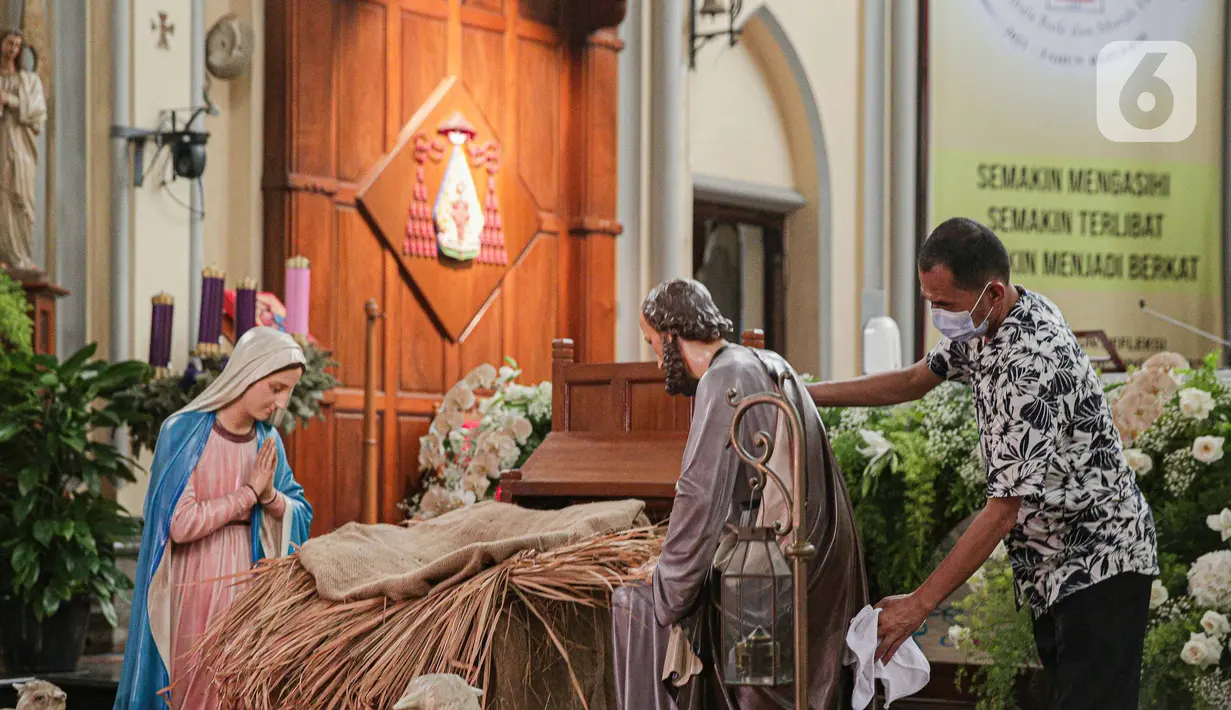 FOTO: Persiapan Natal Gereja Katedral - Foto Liputan6.com