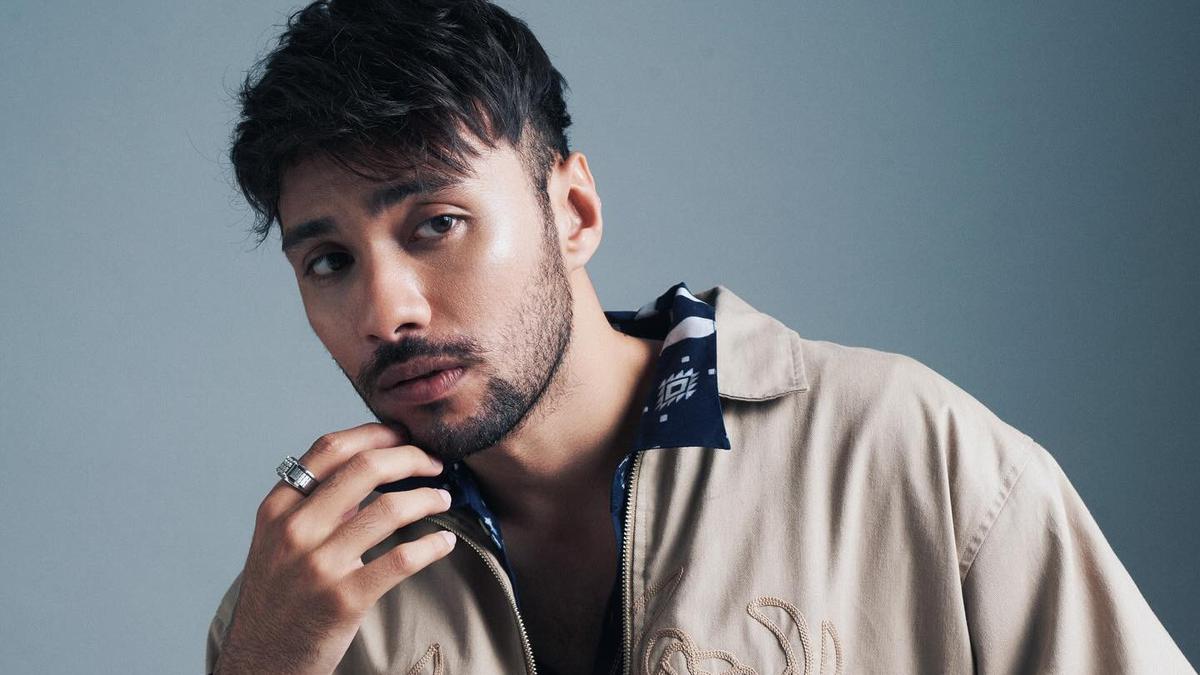 Reaksi Refal Hady Perankan Daku di Film Cinta Tak Pernah Tepat Waktu ...